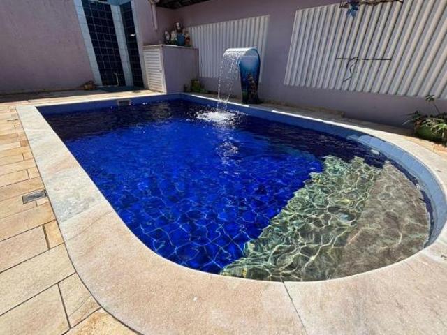 Casa com piscina e 3 quartos em Peruíbe