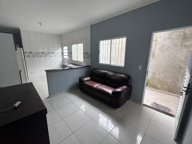 Casa com piscina e 02 dormitórios a venda em Itanhaém