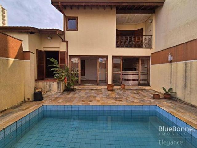 Casa com Piscina e 03 Suítes à Venda no Centro de Jundiaí/SP!