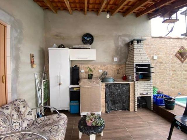 Casa com piscina e 2 quartos em Itanhaém R$ 400.000,00