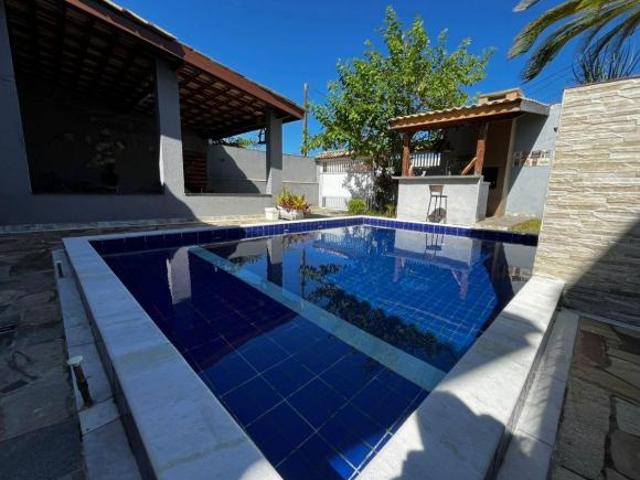 Casa com piscina e 2 quartos em Peruíbe