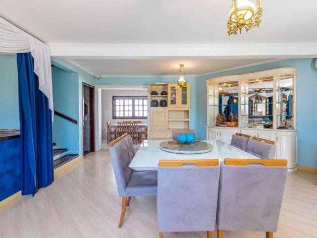 Casa com piscina e 390m² de terreno no Pineville