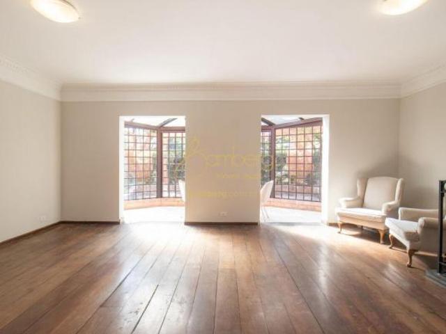 Casa com Piscina e 4 Dormitórios no Jardim Leonor | 4 Vagas