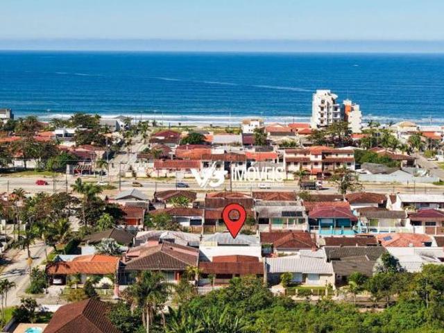 Casa com Piscina e 4 Quartos de 163,15 m² úteis e 4 Vagas de Garagem