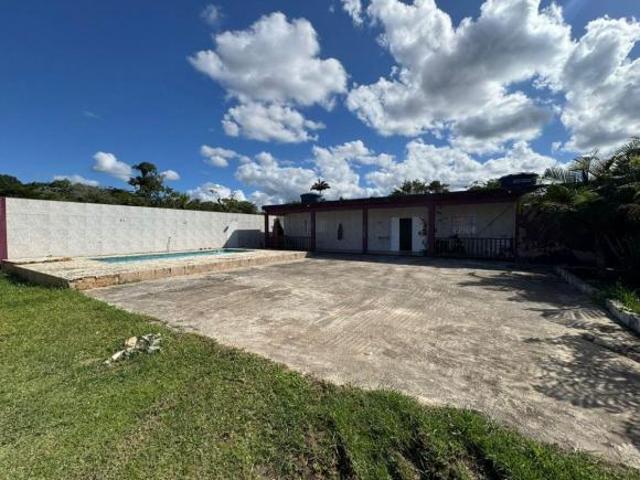 Casa com piscina e 5 quartos em Peruíbe