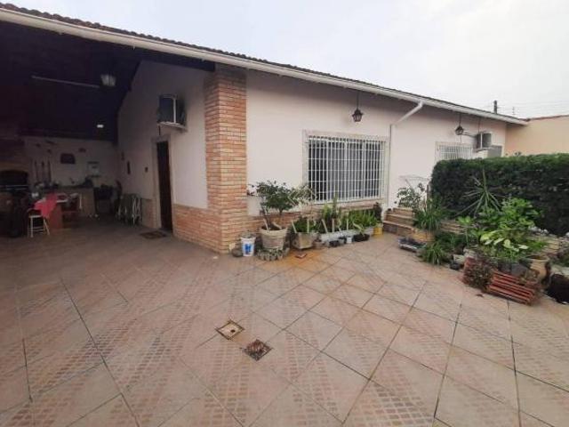 Casa com piscina e churrasqueira, 2 dormitórios com suíte à venda no Jardim Imperador, em Praia Gran