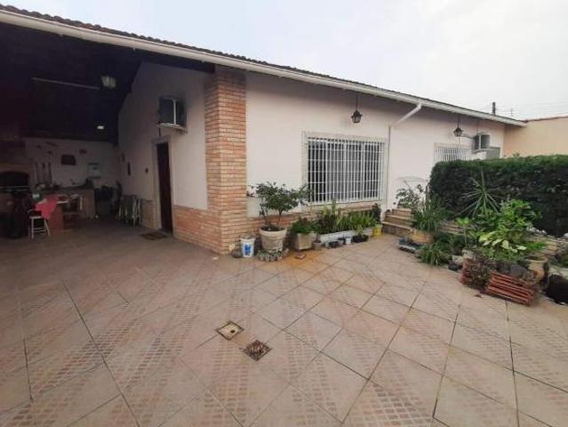 Casa com piscina e churrasqueira, 2 dormitórios com suíte à venda no Jardim Imperador, em Praia Gran