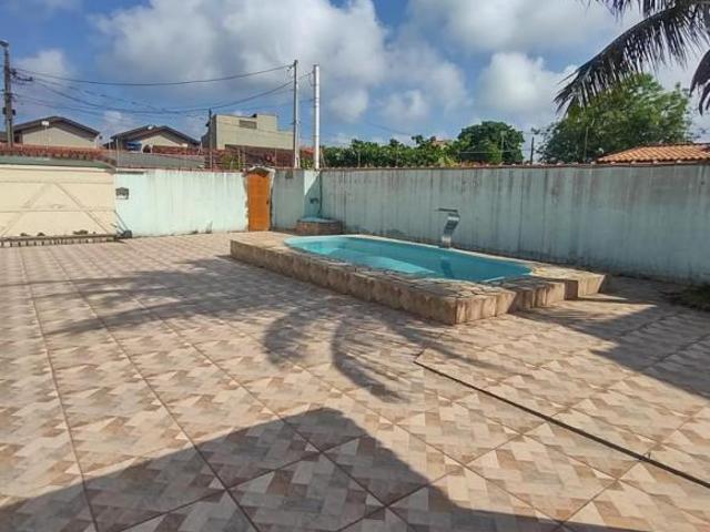 Casa com piscina e churrasqueira em Itanhaém