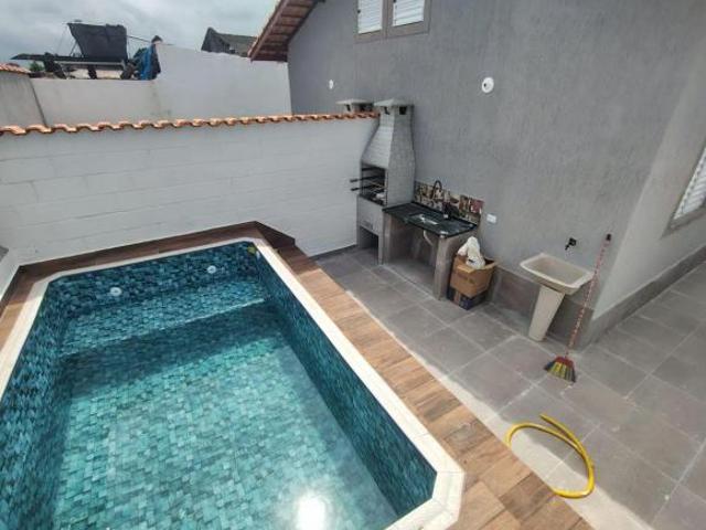 Casa com piscina e churrasqueira em Itanhaém