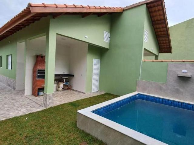 Casa com piscina e churrasqueira em Itanhaém