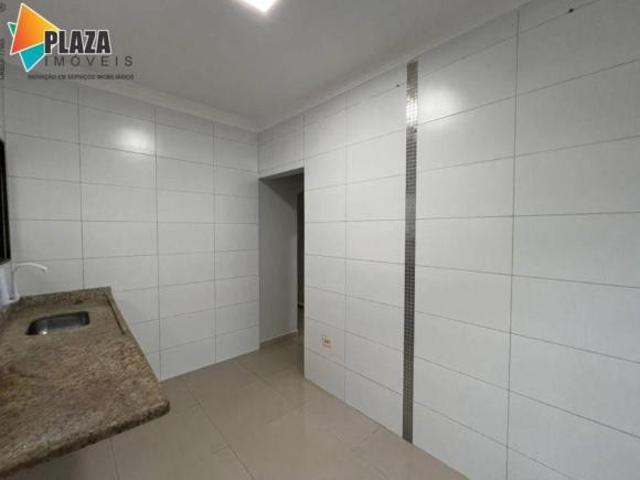 Casa com piscina e churrasqueira, em Praia Grande