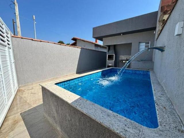 Casa com Piscina e Churrasqueira no Bairro Gaivota em Itanhaém