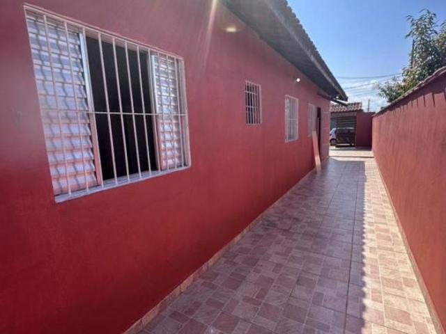 Casa com Piscina e Churrasqueira no Bairro Jamaica