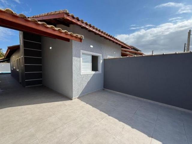 Casa com Piscina e Churrasqueira no Balneário Josedy em Peruíbe – Aceita Financiamento