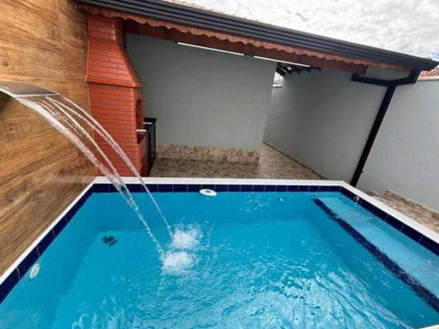 Casa com Piscina e Churrasqueira no Suarão – Aceita Financiamento