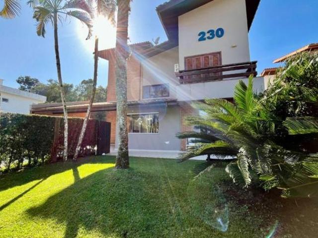 Casa com Piscina e Amplo Quintal | Excelente Localização a 5 Minutos do Shopping