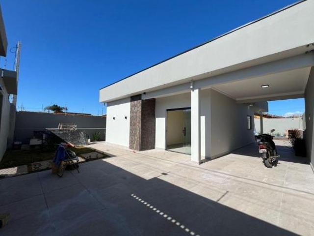 Casa com Piscina e Amplo Terreno à Venda no Jamaica em Itanhaém 800m da Praia