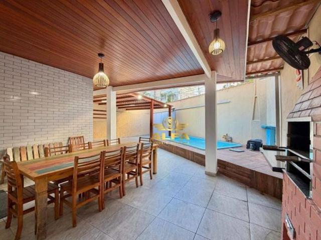 Casa com piscina e área gourmet na Praia da Enseada – Alfa Imóveis Guarujá