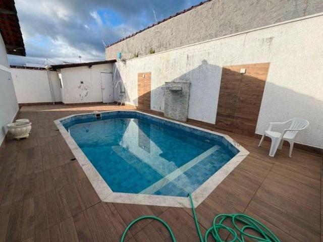 Casa com Piscina e Área Gourmet a 500m da Praia Jardim Britânia, Caraguatatuba