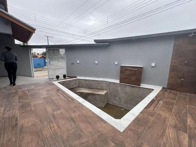 Casa com piscina e área gourmet em Peruíbe
