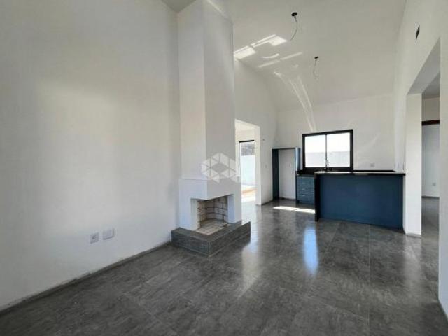 Casa com piscina e dois dormitórios com suíte