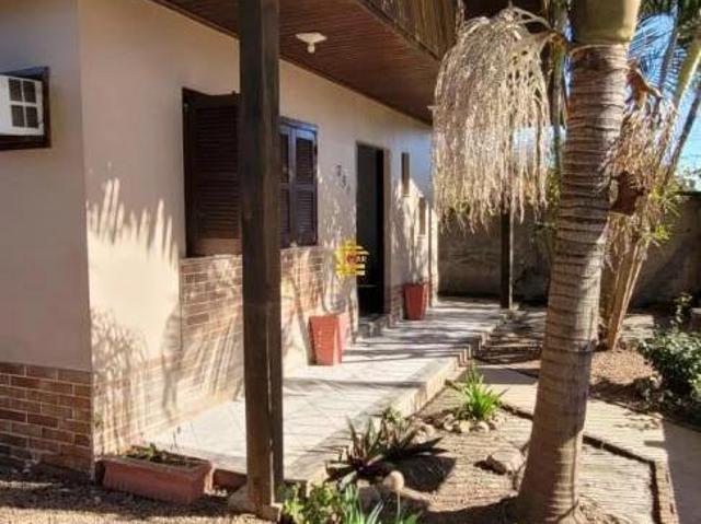 Casa com piscina e energia solar !