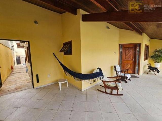 Casa com Piscina e Edícula a 600m da Praia Josedy – Peruíbe/SP