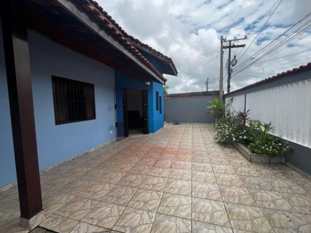 Casa com piscina e edícula em Itanhaém R$ 499.000,00