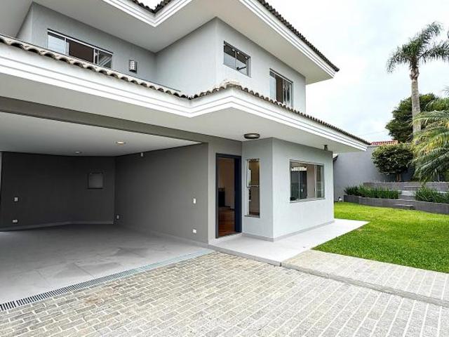 Casa com Piscina e Espaço Gourmet