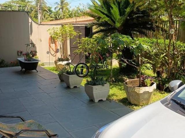 Casa com Piscina e Jardim na Enseada Guarujá