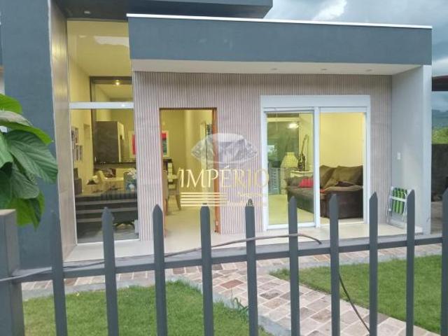 Casa com Piscina e Ótima Localização em Três Coroas!