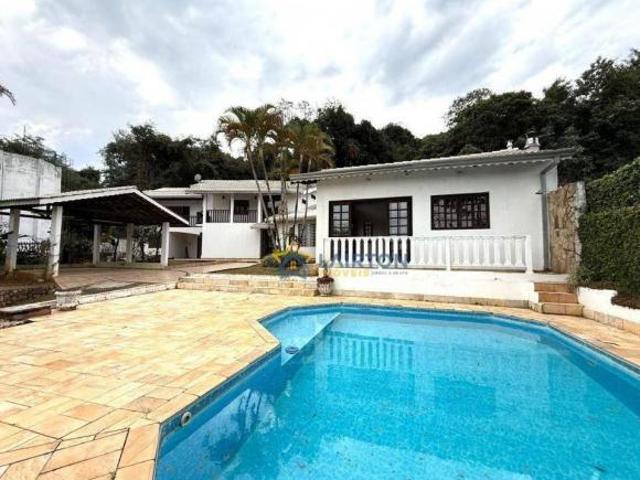 Casa com Piscina e Lareira em Condomínio Portal das Hortências em Atibaia