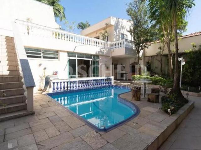 Casa com Piscina e Sauna no Brooklin Velho