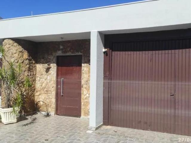 Casa com piscina e salão de festas a venda Canoas / 3 Dormitórios