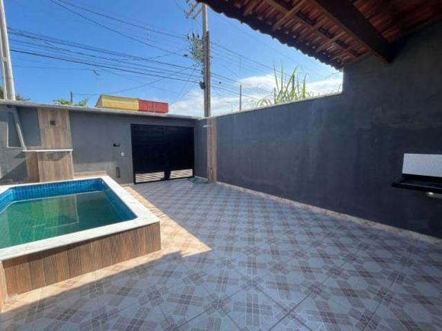 Casa com Piscina e Suíte a 600 Metros da Praia no Flórida Mirim em Mongaguá – Aceita Financiamento
