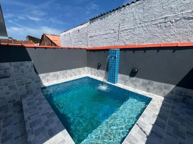 Casa com Piscina e Suíte a Apenas 600 Metros da Praia