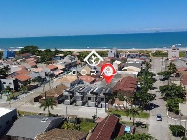 Casa com piscina e suíte em Praia de Leste