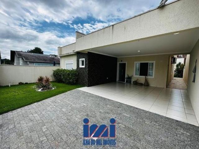 Casa com piscina e suítes Balneário Atami