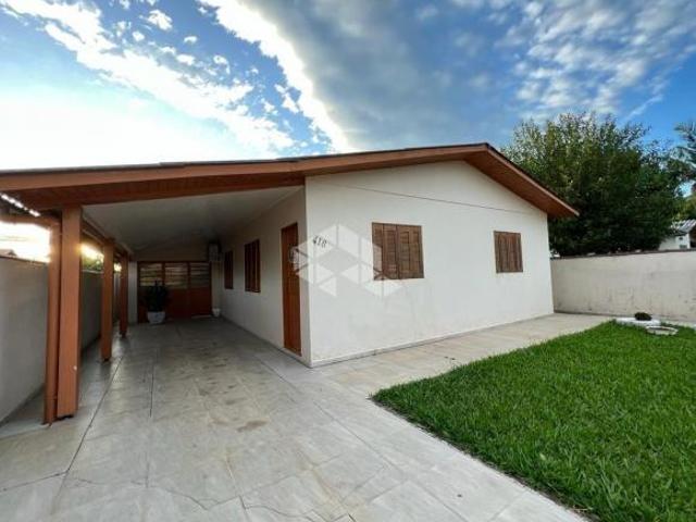 Casa com piscina e quiosque
