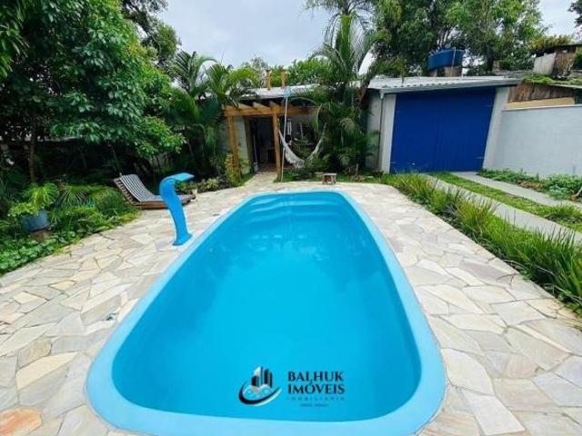 Casa com piscina e quintal Pontal do Sul
