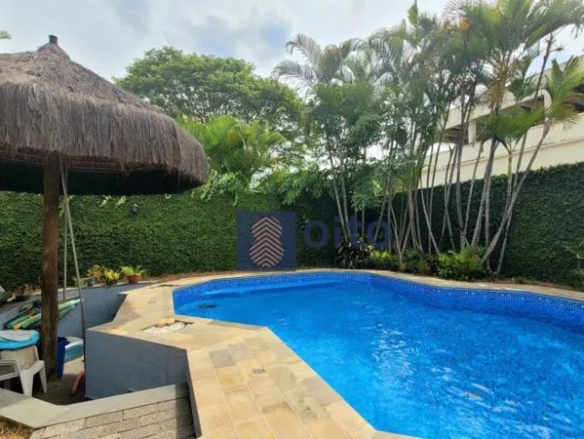 Casa com piscina e área gourmet