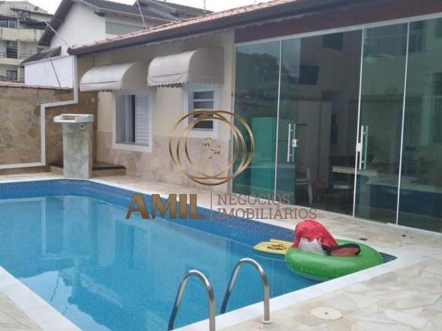 Casa com Piscina e terreno de 420m² em Caraguatatuba