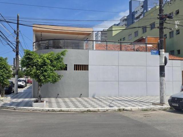 Casa com piscina e varanda gourmet na Guilhermina em Praia Grande SP