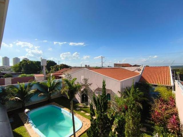 Casa com piscina, edícula e área gourmet para viver com conforto e privacidade no Bosque dos Pomares