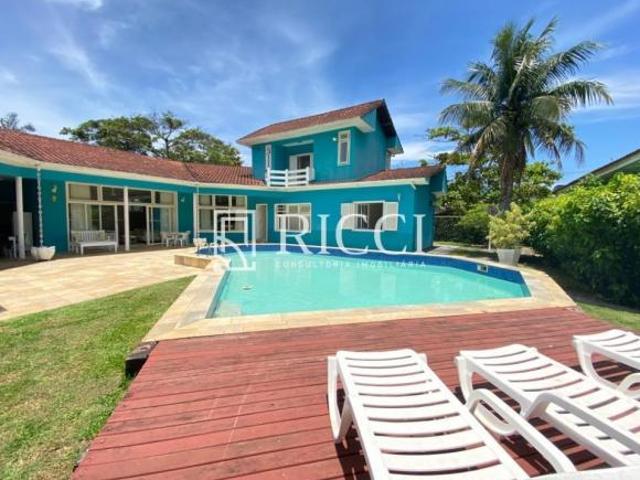 CASA COM PISCINA EM MARESIAS PERTO DA PRAIA