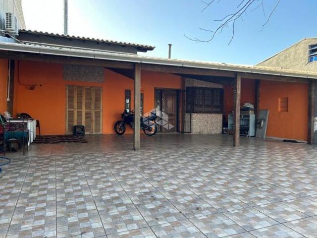 Casa com piscina em Mathias Velho, Canoas