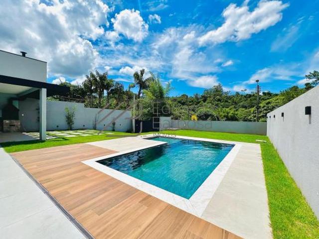 Casa com Piscina em Atibaia/SP