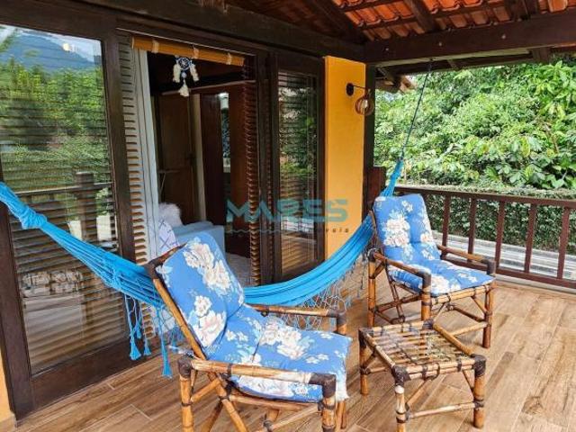 Casa com piscina em Camburi