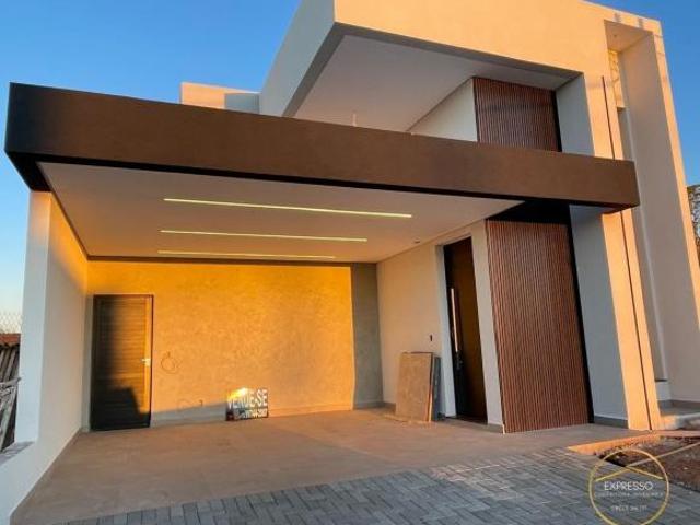 Casa com Piscina em Condomínio
