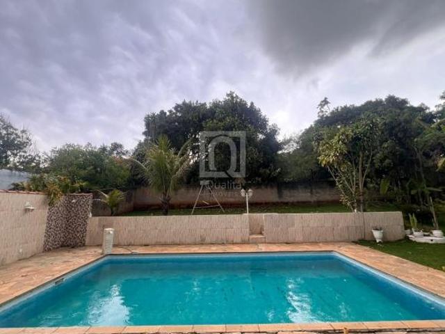 Casa com piscina em condomínio Araçoiaba da Serra, SP